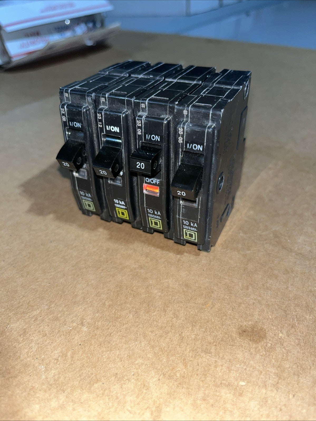 SQUARE D QO120 CIRCUIT BREAKER 1 pole 20 amp 120/240V Lot Of 4 NEW PUL ...