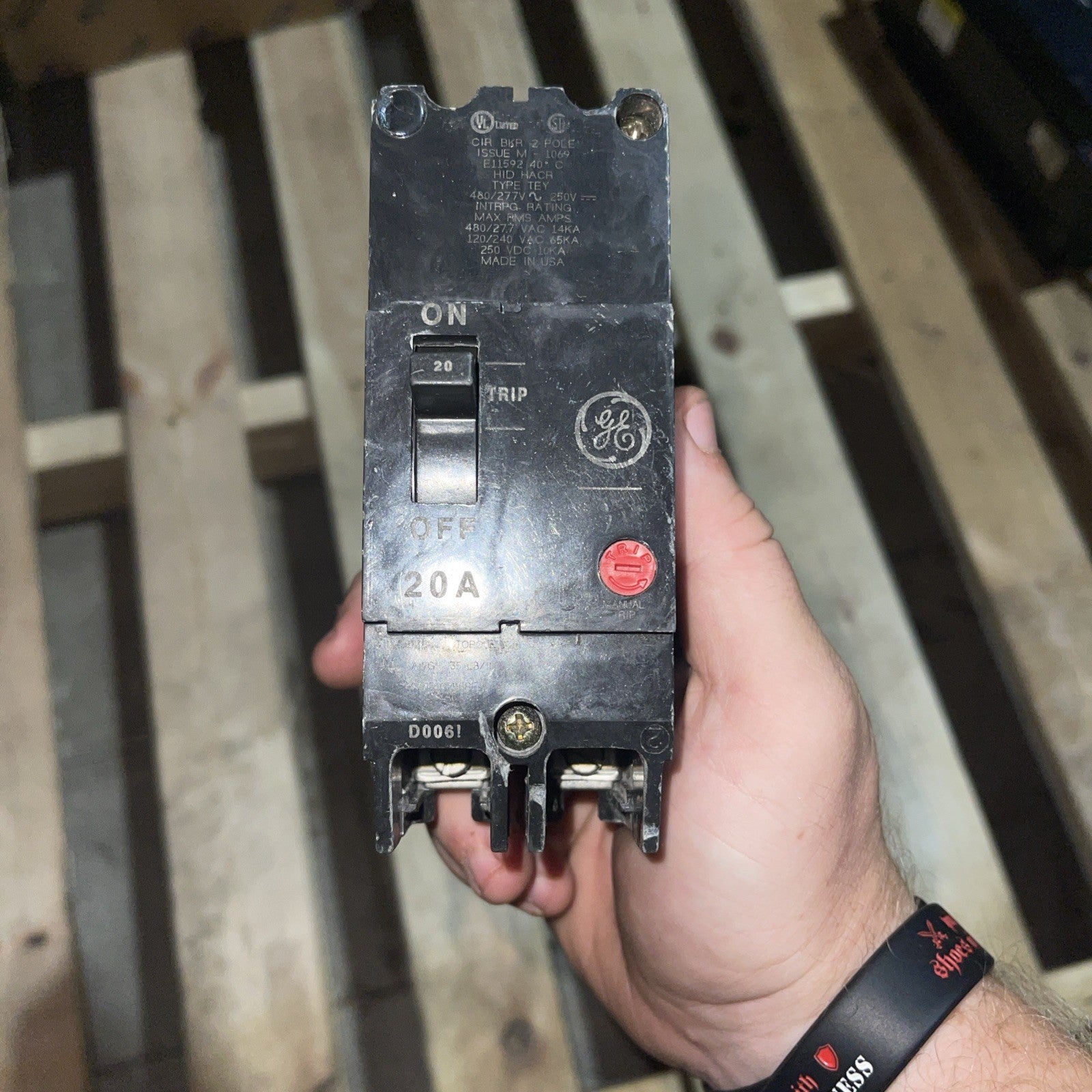 GE TEY220 20 Amp 480 Volt 2 Pole Bolt On Circuit Breaker | Energy Power ...