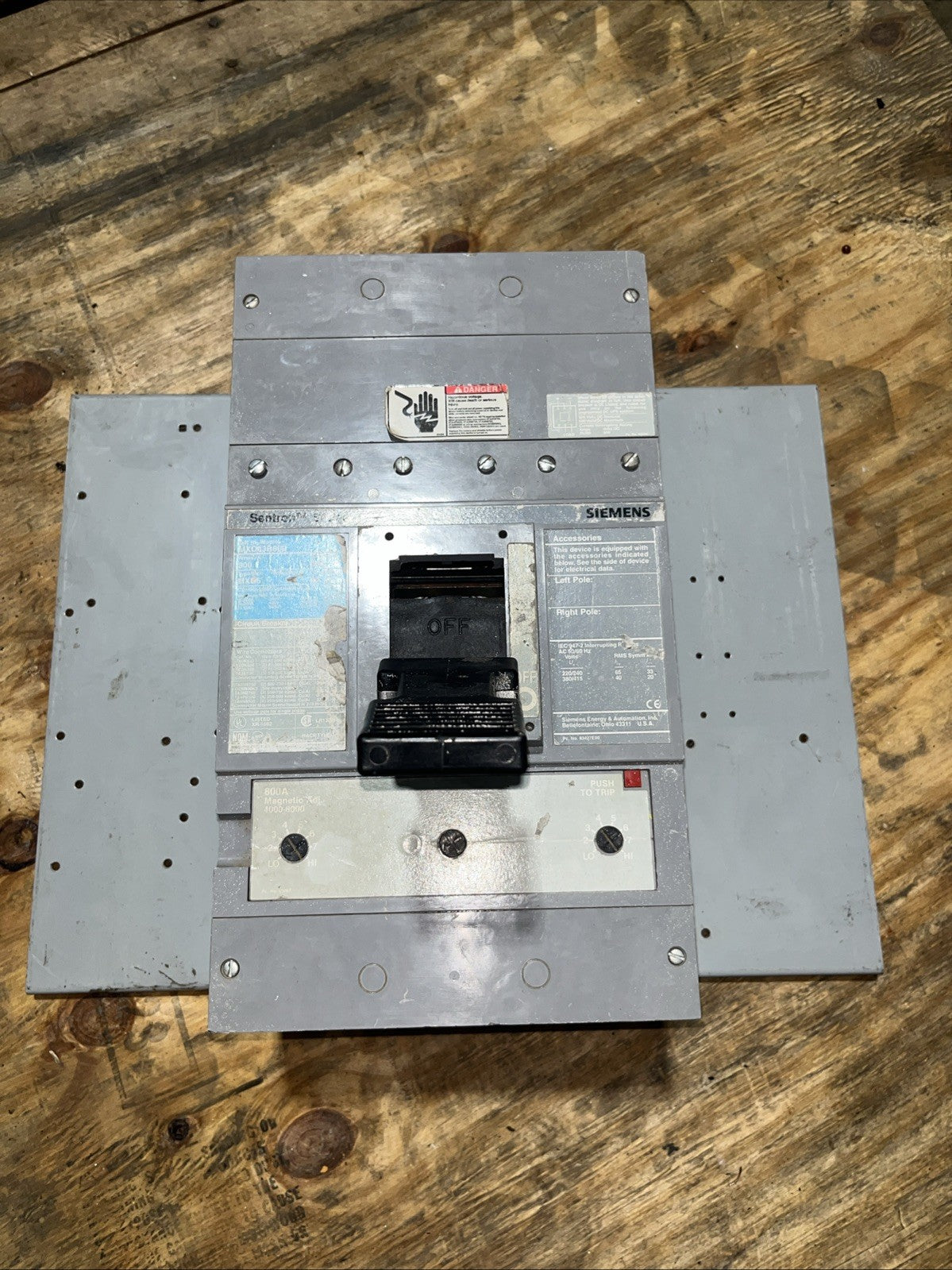 Siemens MXD63B800 Sentron Series Circuit Breaker 800A 600V 3Pole missi ...